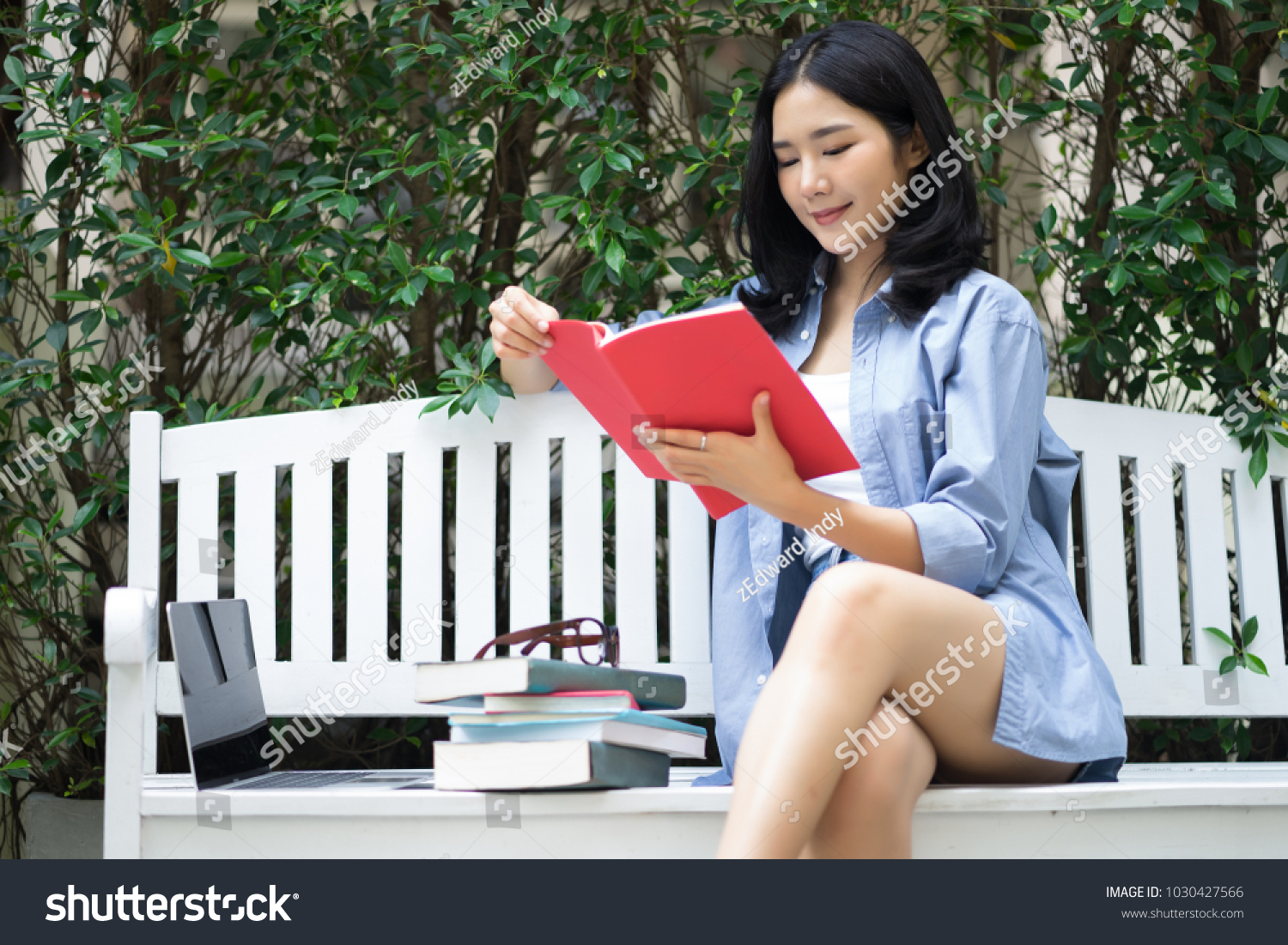Beautiful young woman sitting on the chair and reading the book at home_站酷海洛_正版图片_视频_字体_音乐素材交易平台 ...