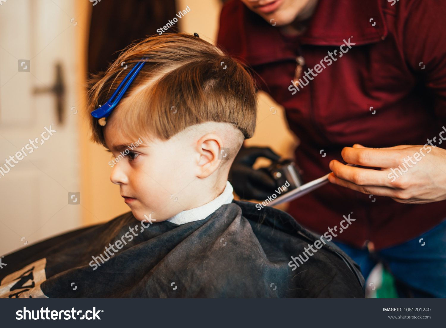 Hairdresser shears scissors boy home_站酷海洛_正版图片_视频_字体_音乐素材交易平台_站酷旗下品牌