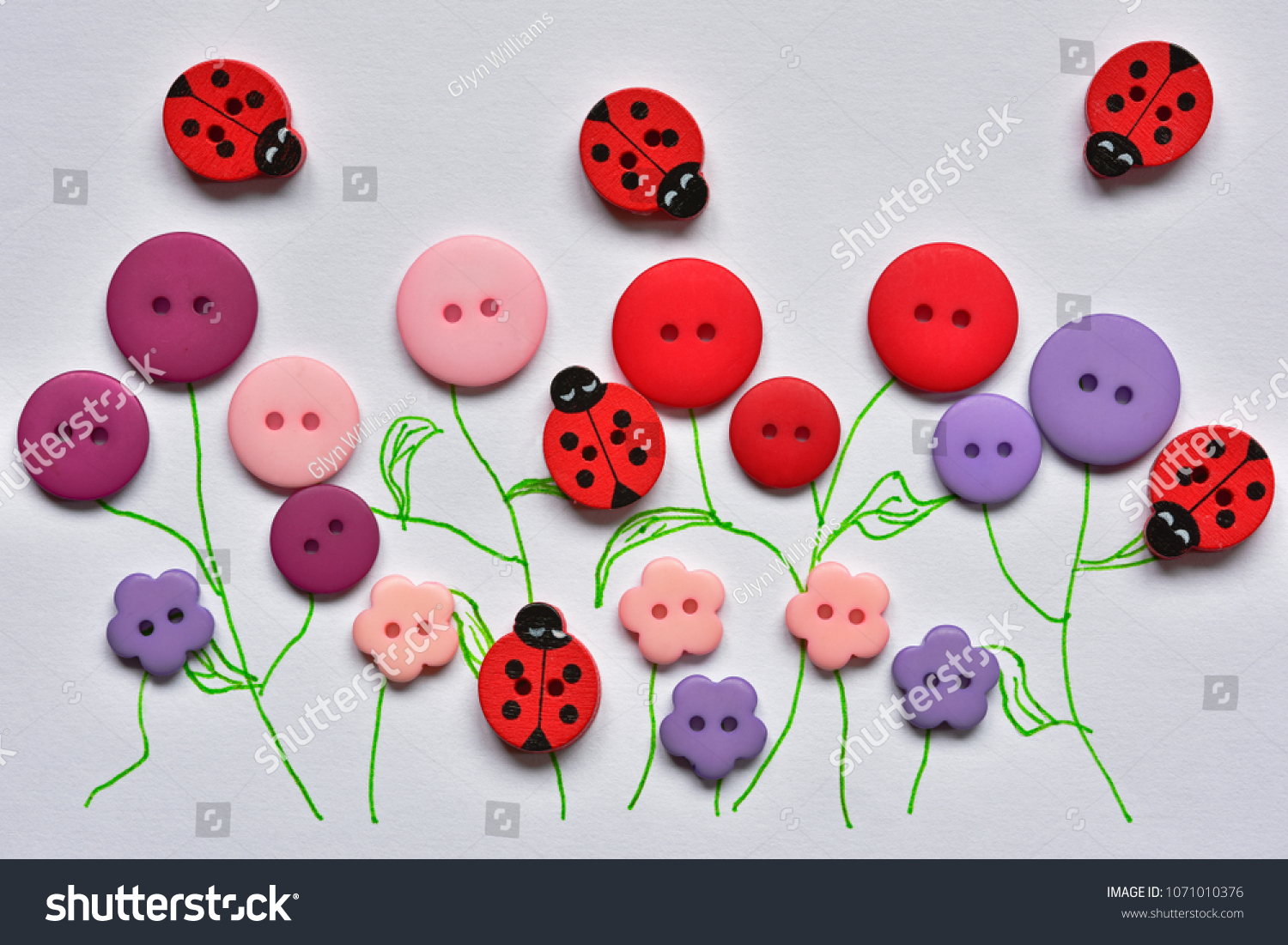 Field of buttons_站酷海洛_正版图片_视频_字体_音乐素材交易平台_站酷旗下品牌