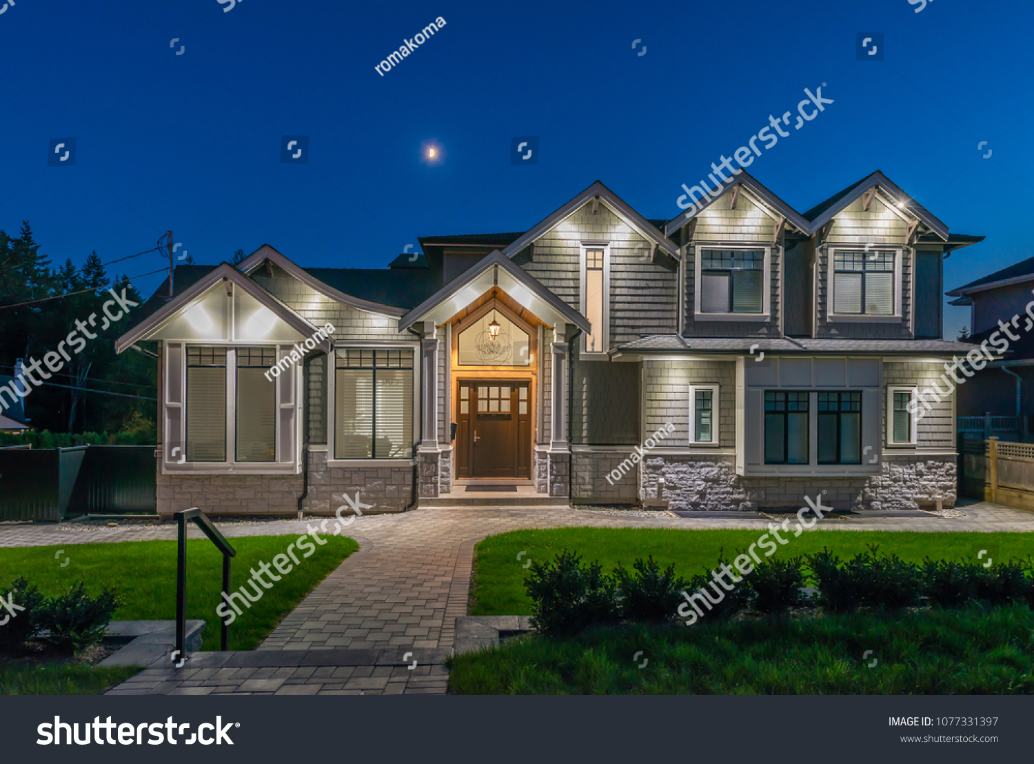 Luxury house home at night disk time in the suburbs of Vancouver Canada ...