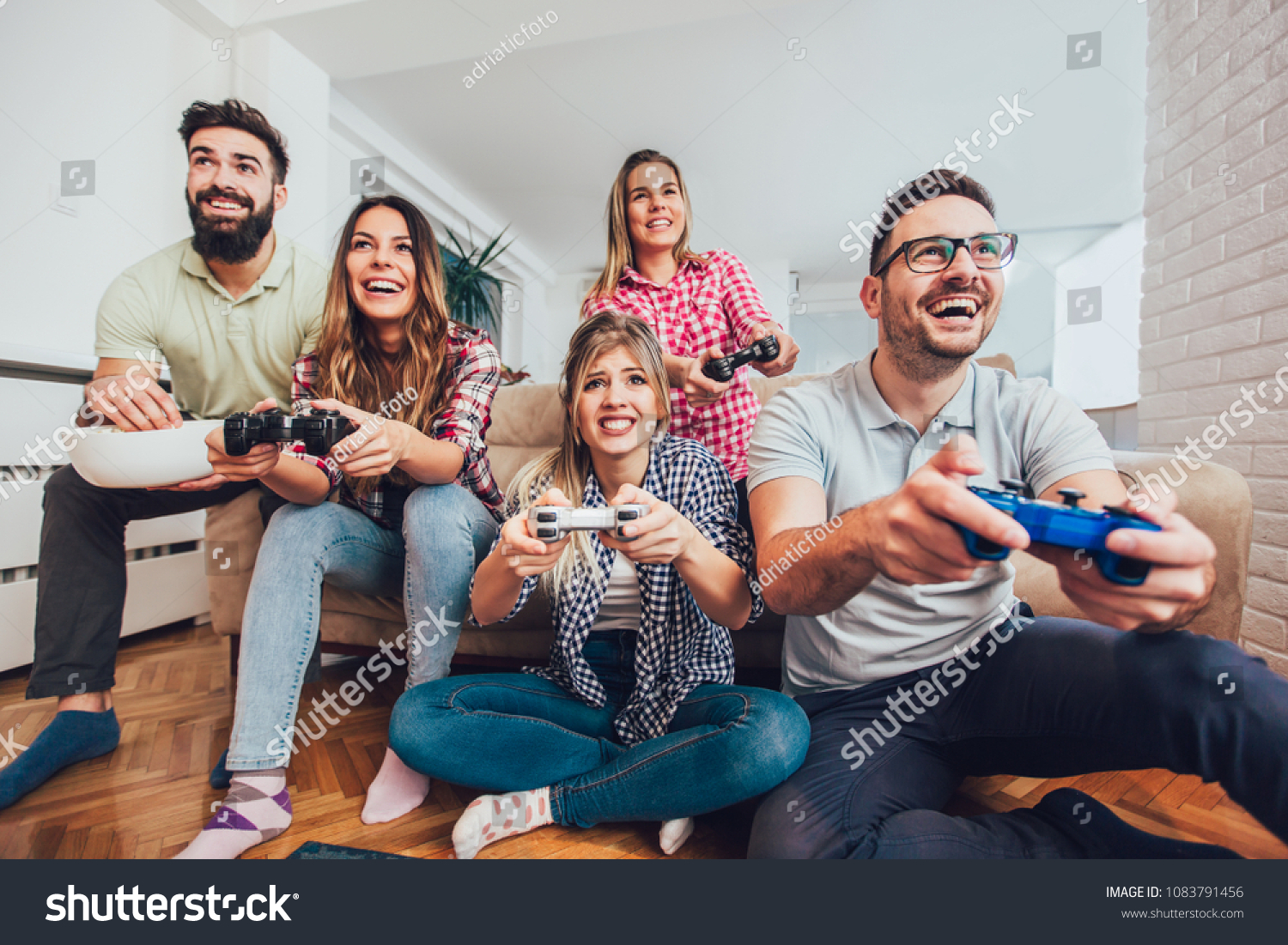 Group of friends play video games together at home having fun._站酷海洛_正版 ...