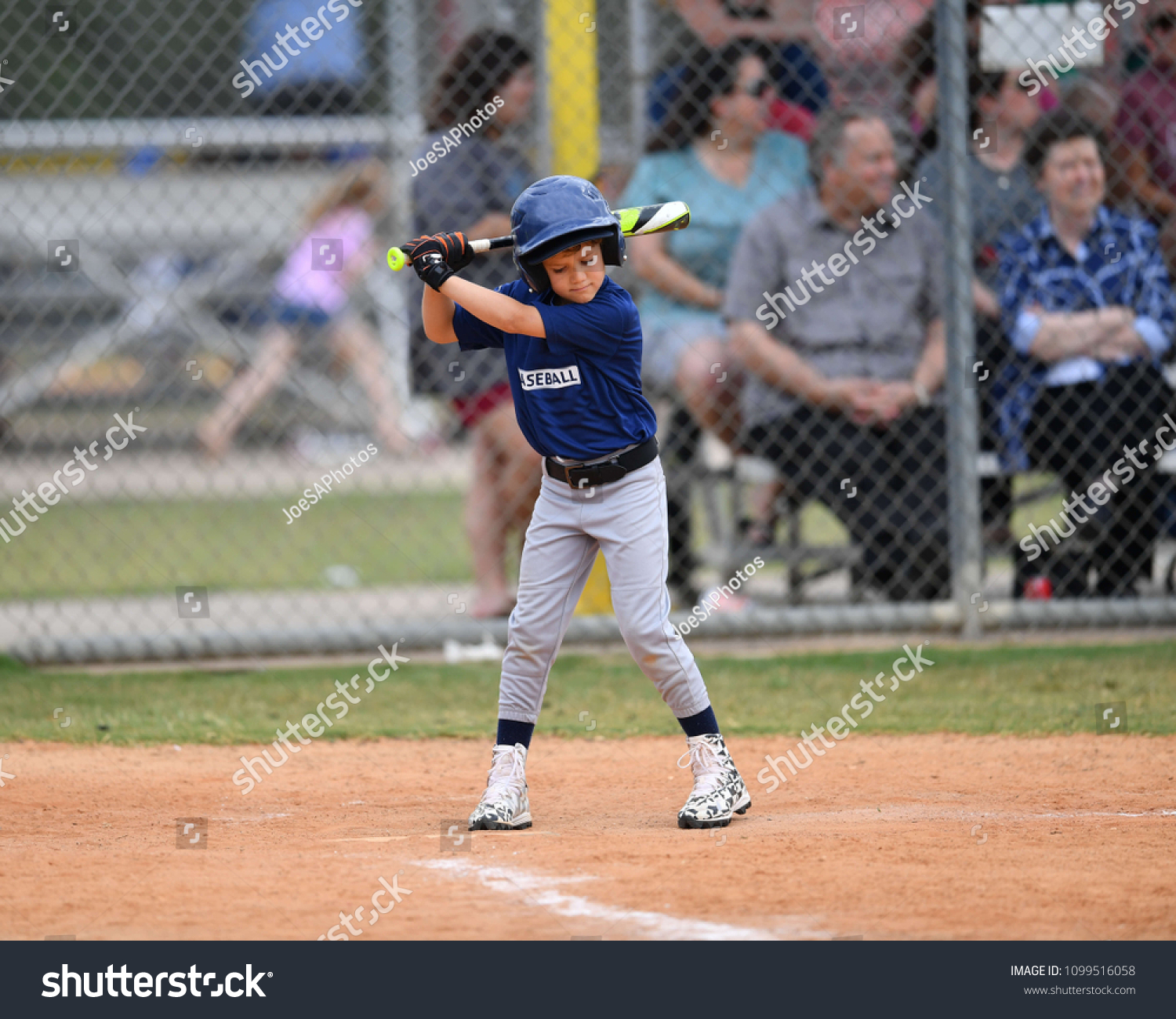 Young Boy batting during a Little League baseball game_站酷海洛_正版图片_视频_字体 ...