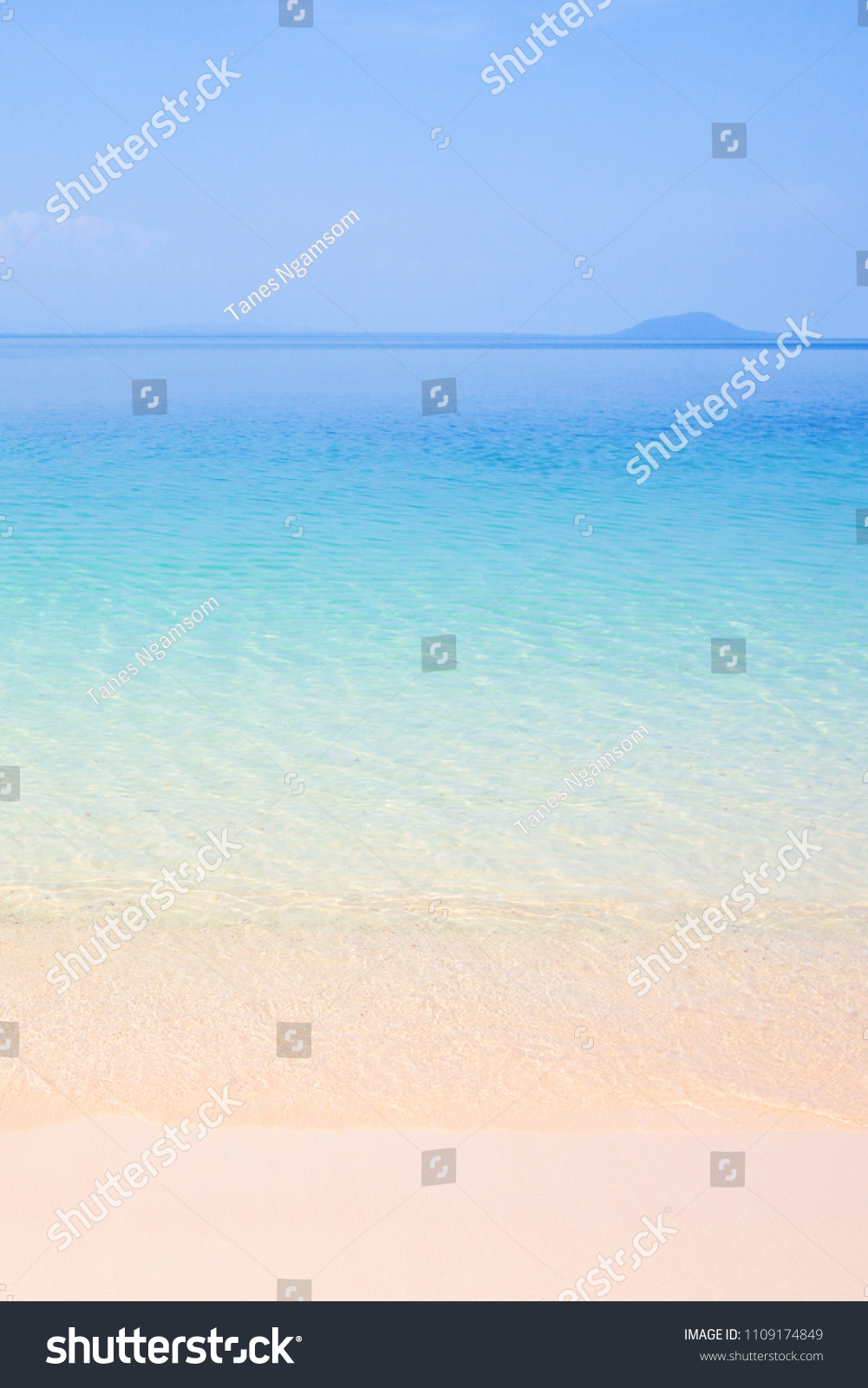 Peaceful summer turquoise blue seawater and light blue sky beautiful ...