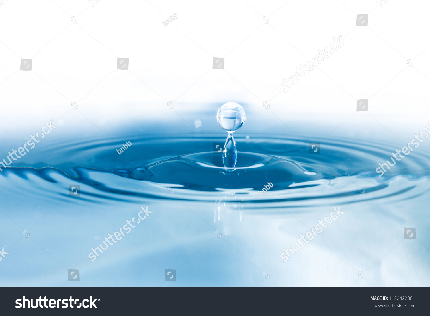 Water splash or water drop._站酷海洛_正版图片_视频_字体_音乐素材交易平台_站酷旗下品牌