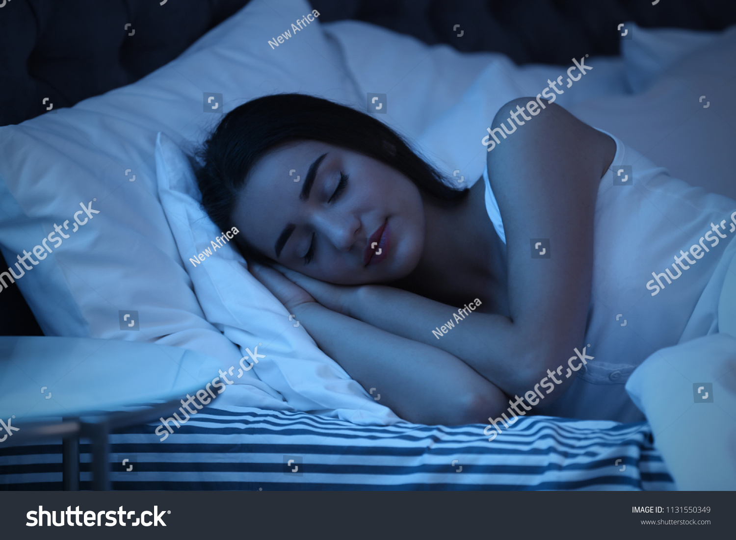 Young Woman Sleeping In Bed At Night Sleeping Time站酷海洛正版图片视频字体音乐素材交易平台站酷旗下品牌