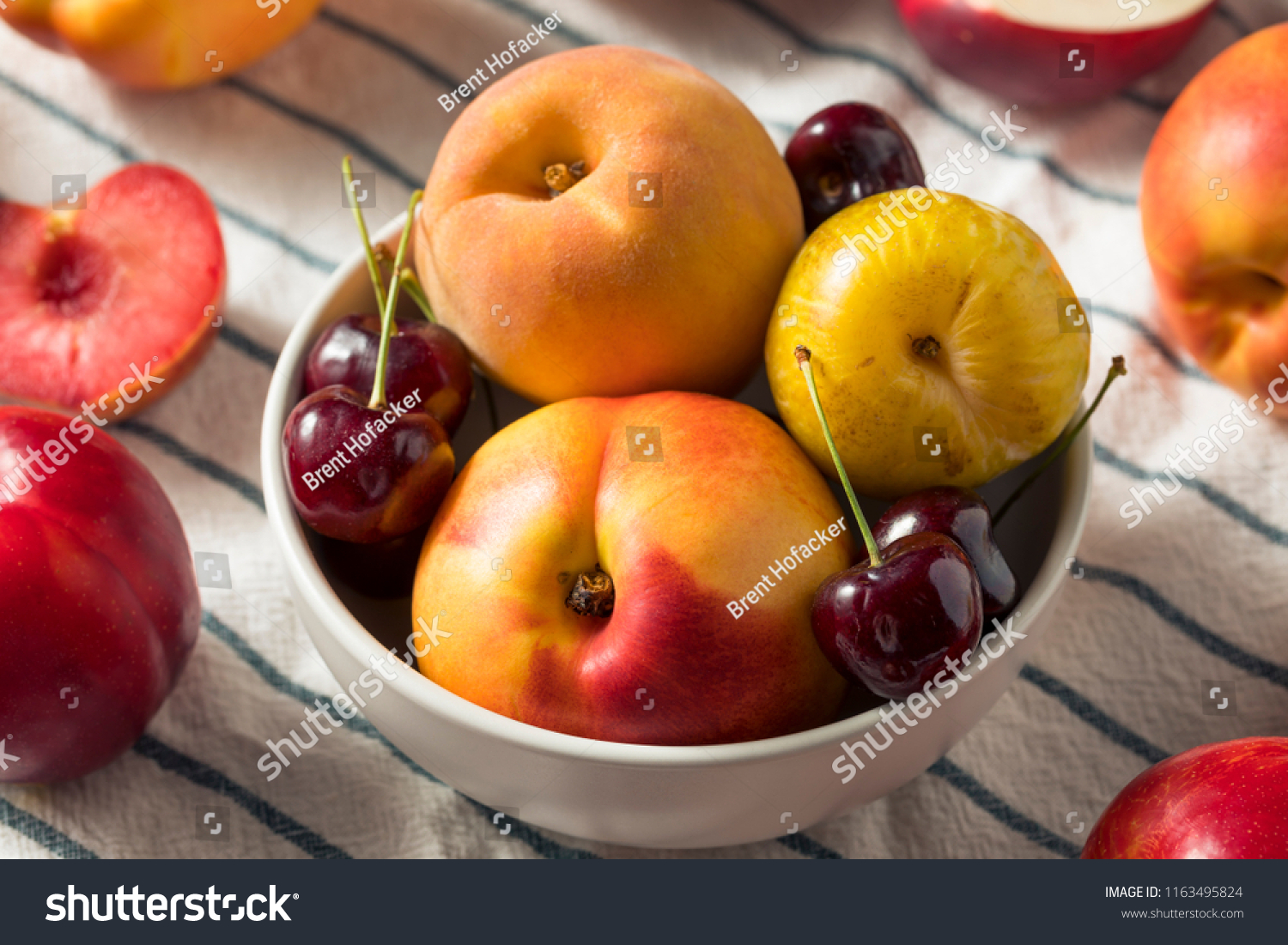 Raw Organic Assorted Stonefruit Peaches Plums and Nectarines_站酷海洛_正版图片 ...