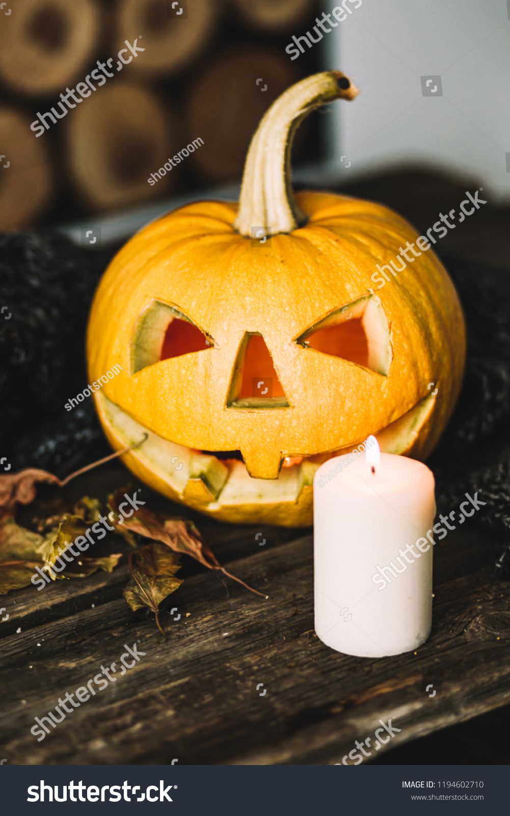 Halloween pumpkin with candle on wood background. Symbol of halloween._站酷海洛_正版图片_视频_字体_音乐素材交易平台 ...