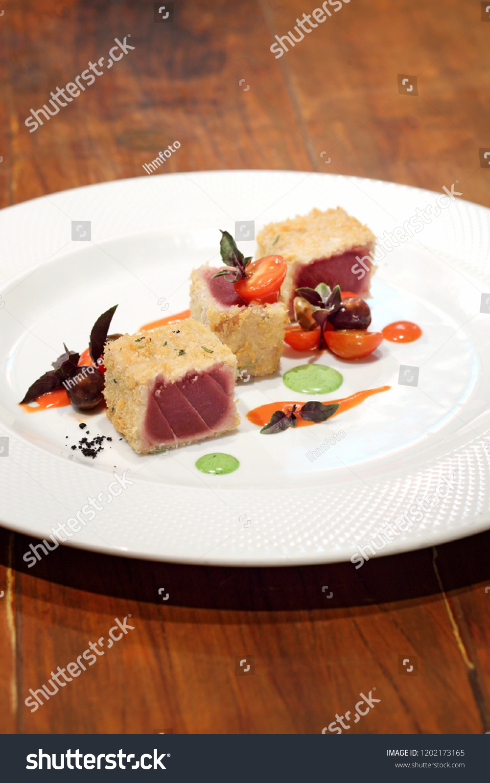 Tagliata de tuna in crust of herbs_站酷海洛_正版图片_视频_字体_音乐素材交易平台_站酷旗下品牌