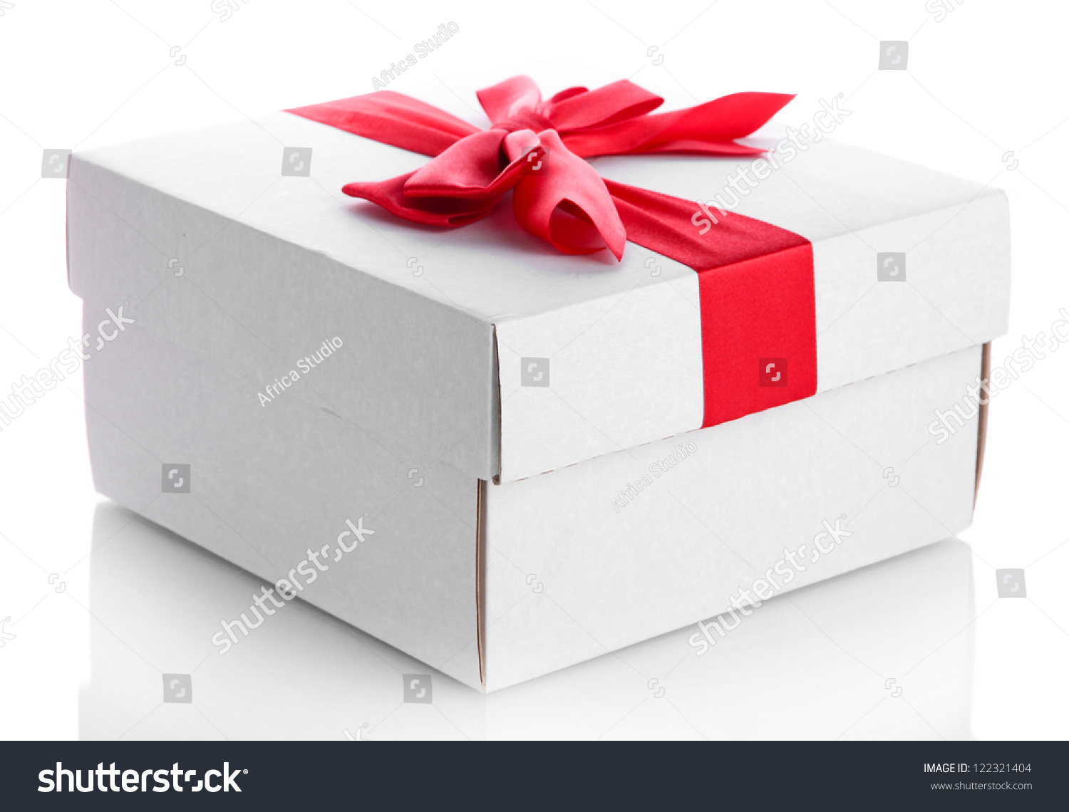 gift box with red ribbon isolated on white_站酷海洛_正版图片_视频_字体_音乐素材交易平台_站酷旗下品牌