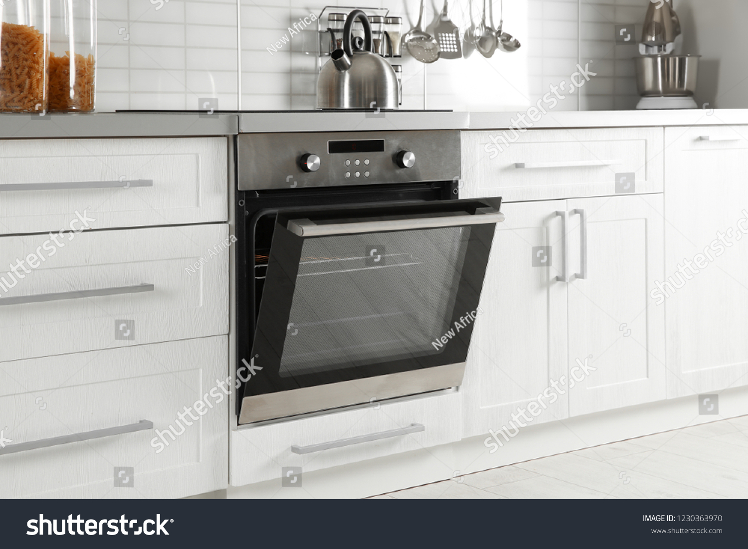 Open modern oven built in kitchen furniture_站酷海洛_正版图片_视频_字体_音乐素材交易平台_站酷旗下品牌