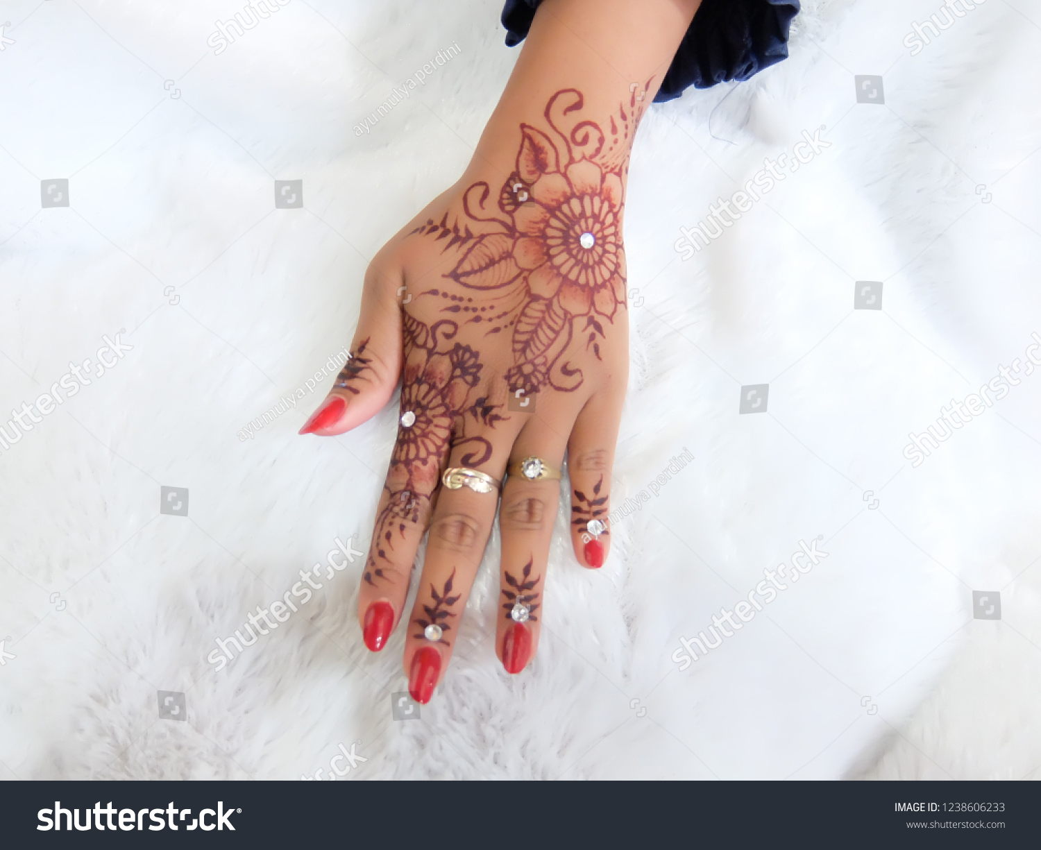 Design art hena female_站酷海洛_正版图片_视频_字体_音乐素材交易平台_站酷旗下品牌