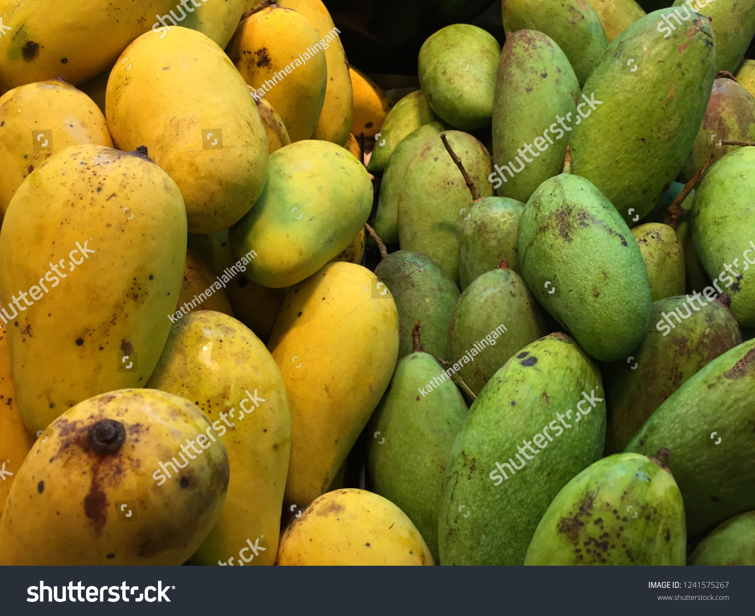 Fresh mangoes or mango in the market_站酷海洛_正版图片_视频_字体_音乐素材交易平台_站酷旗下品牌