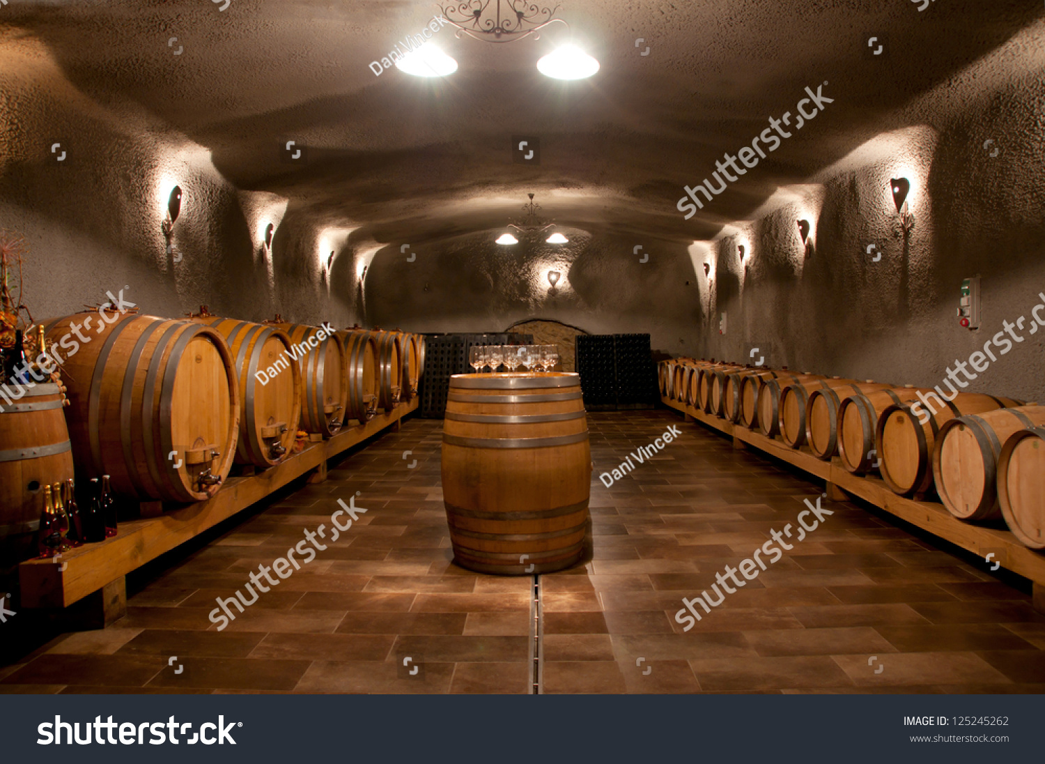 Wine Cellar_站酷海洛_正版图片_视频_字体_音乐素材交易平台_站酷旗下品牌