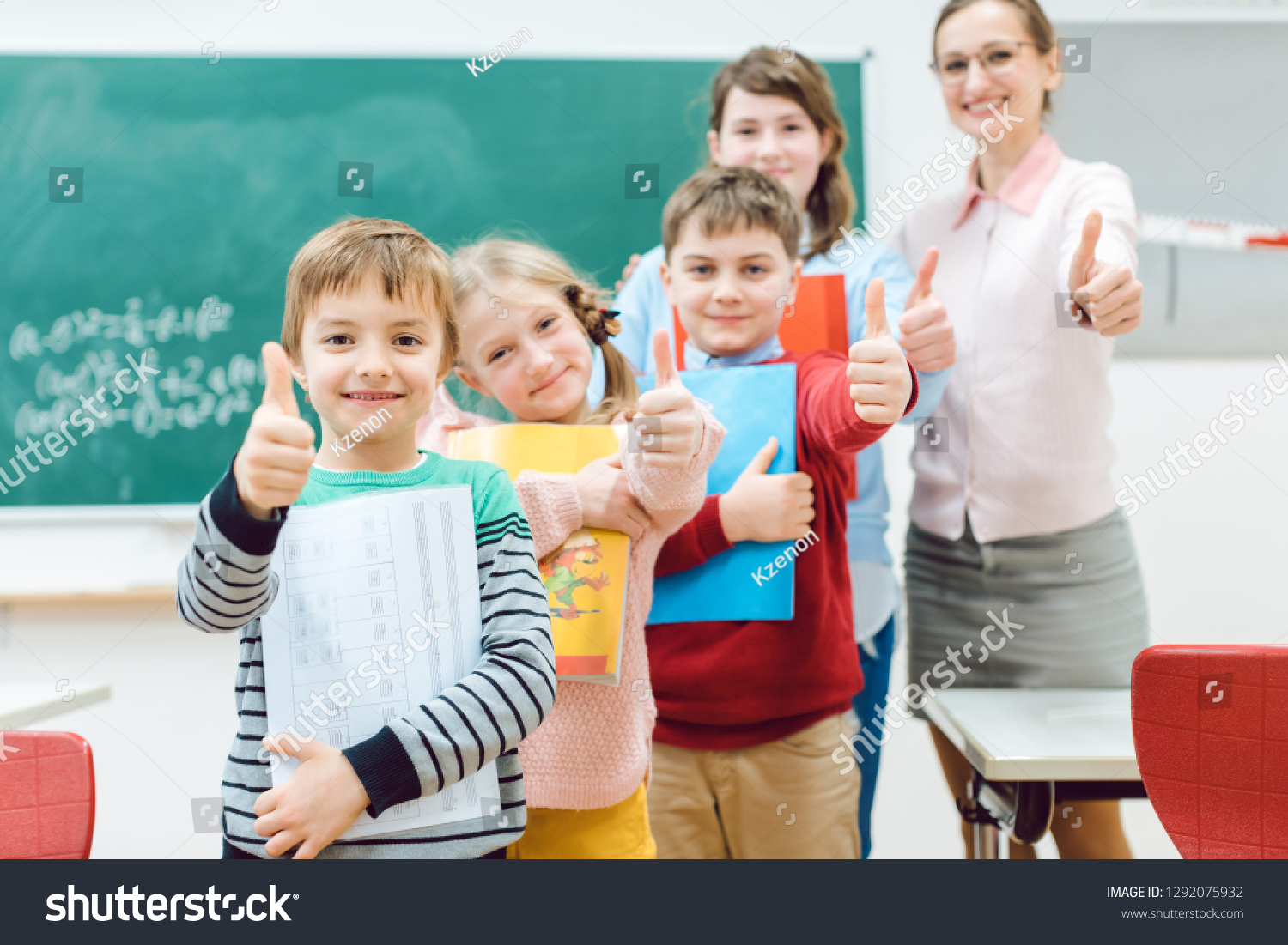 Pupils and teacher showing thumbs-up in school having fun in class_站酷海洛 ...