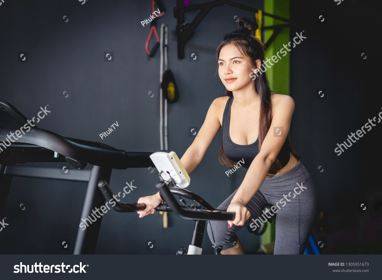 Beautiful Asian woman exercising on a bicycle in the gym riding on bicycle for good health._站酷海洛 ...