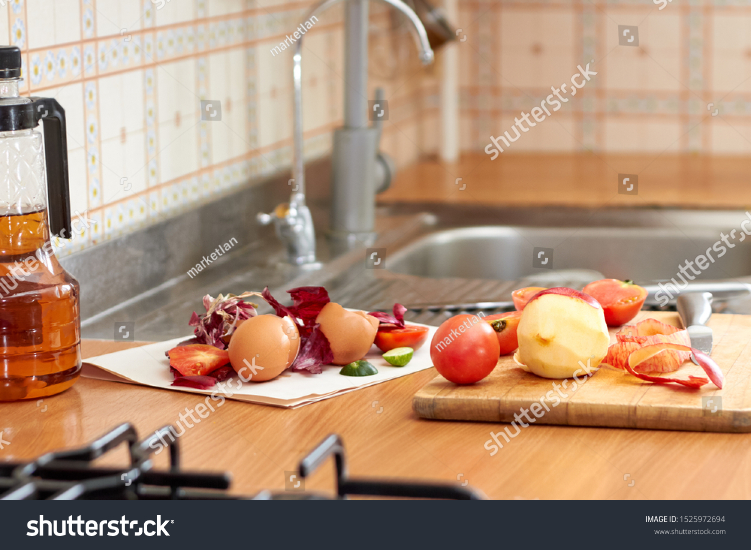 Food waste and offcuts while preparing food on the kitchen._站酷海洛_正版图片_视频_字体_音乐素材交易平台_站酷旗下品牌