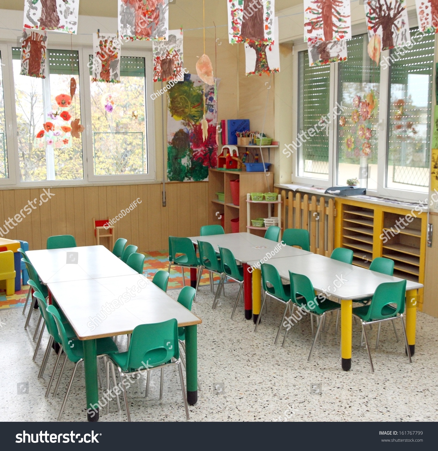 class of a nursery with drawings of children hanging from the ceiling_站酷海洛_正版图片_视频_字体_音乐素材交易平台_站 ...