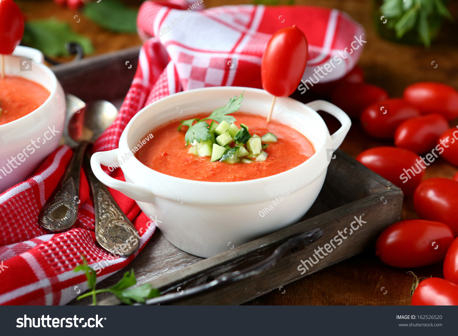 tomato cream soup in a white tureen food closeup_站酷海洛_正版图片_视频_字体_音乐素材交易 ...