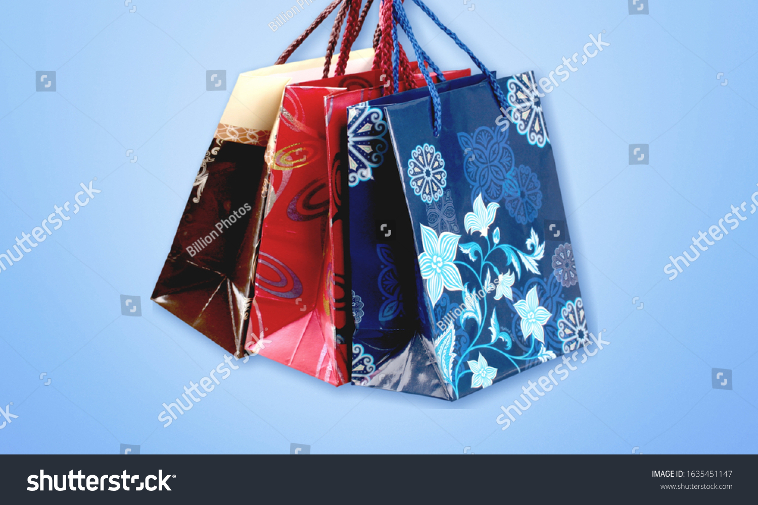 Beautiful colored paper bags for gifts_站酷海洛_正版图片_视频_字体_音乐素材交易平台_站酷旗下品牌