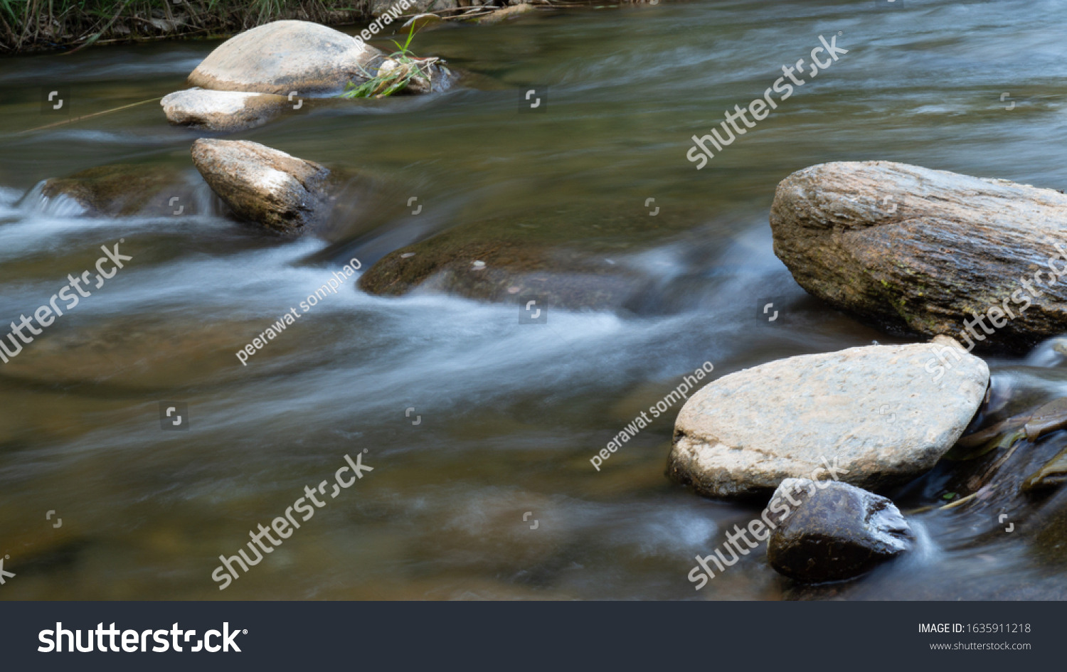 Rocks and river water in northern Thailand_站酷海洛_正版图片_视频_字体_音乐素材交易平台_站酷旗下品牌