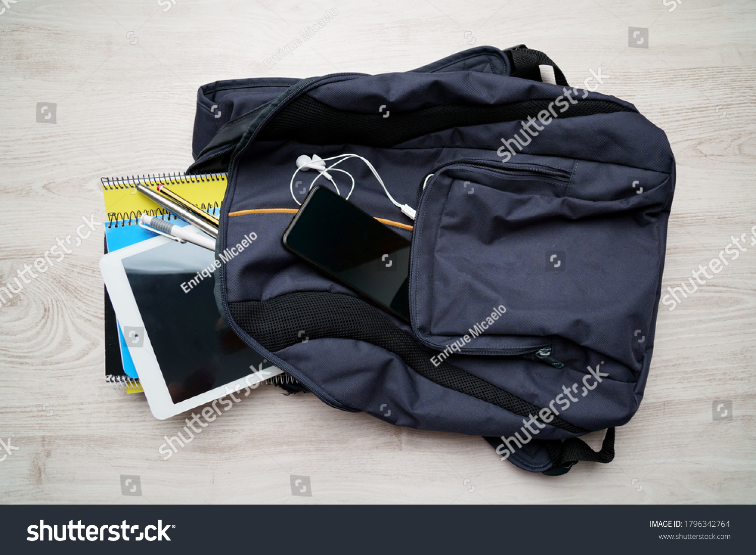 Backpack with notebooks tablet phone headphones and pens._站酷海洛_正版图片_视频 ...