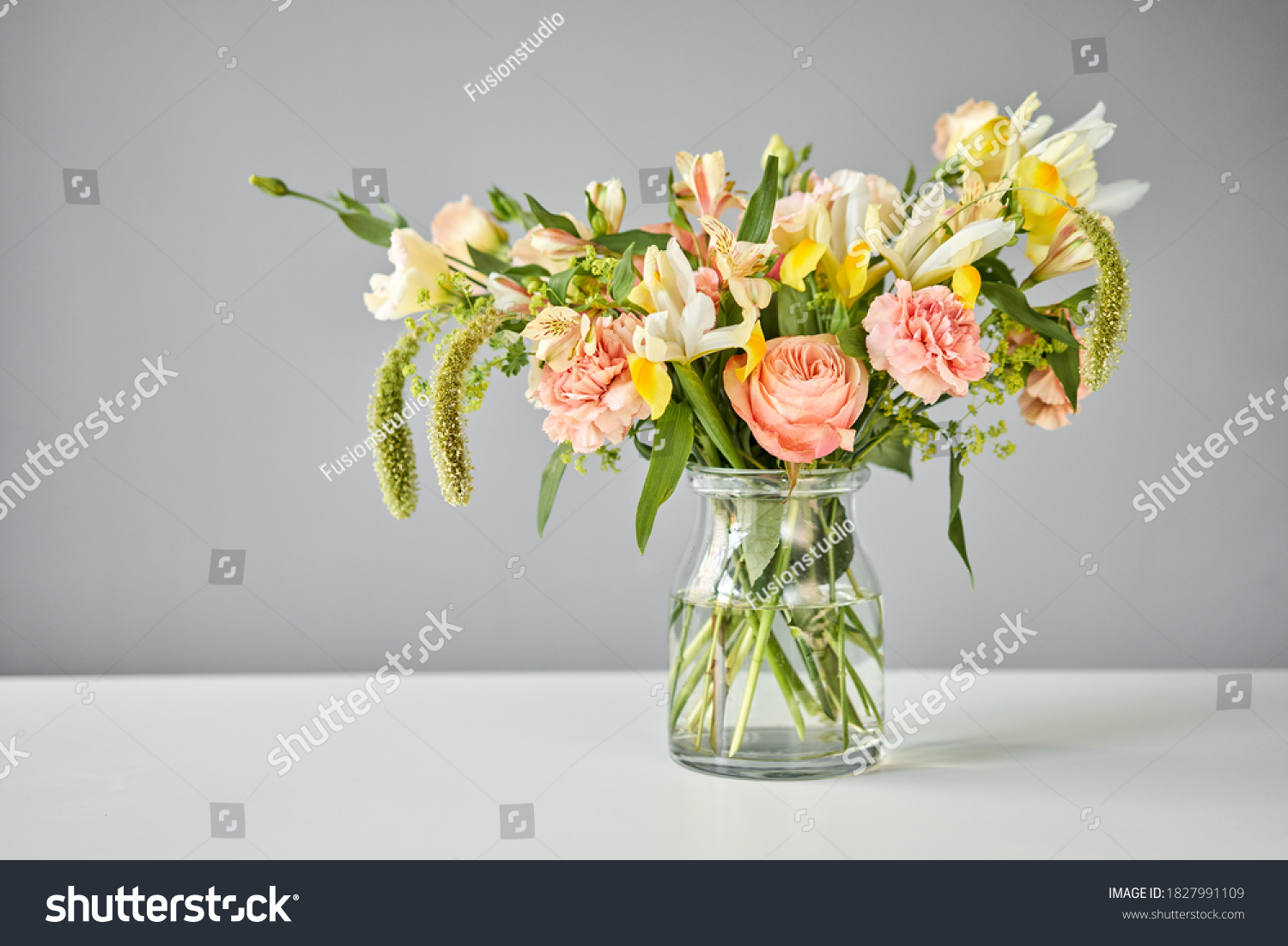 Bouquet 005 step by step installation of flowers in a vase. Flowers ...