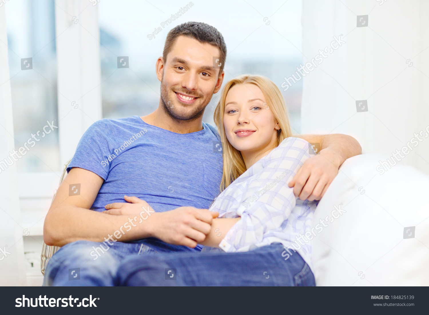 love family and happiness concept - smiling happy couple at home_站酷海洛 ...