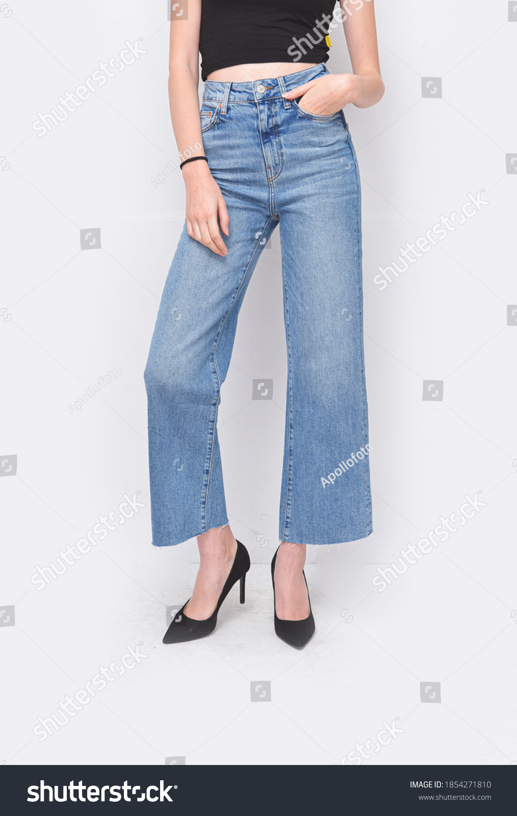 Young woman in black shirt with blue jeans and black high heels shoes posing in studio_站酷海洛_正版图片 ...