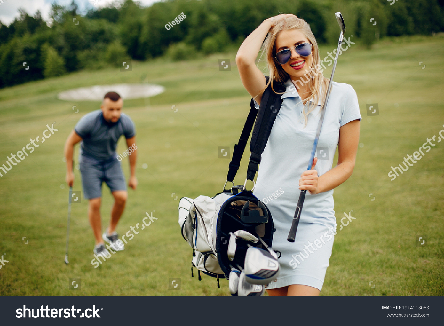 Couple in a golf course. Blonde in a sport clothes. Pair playing golf_站酷海洛_正版图片_视频_字体_音乐素材交易平台_站 ...