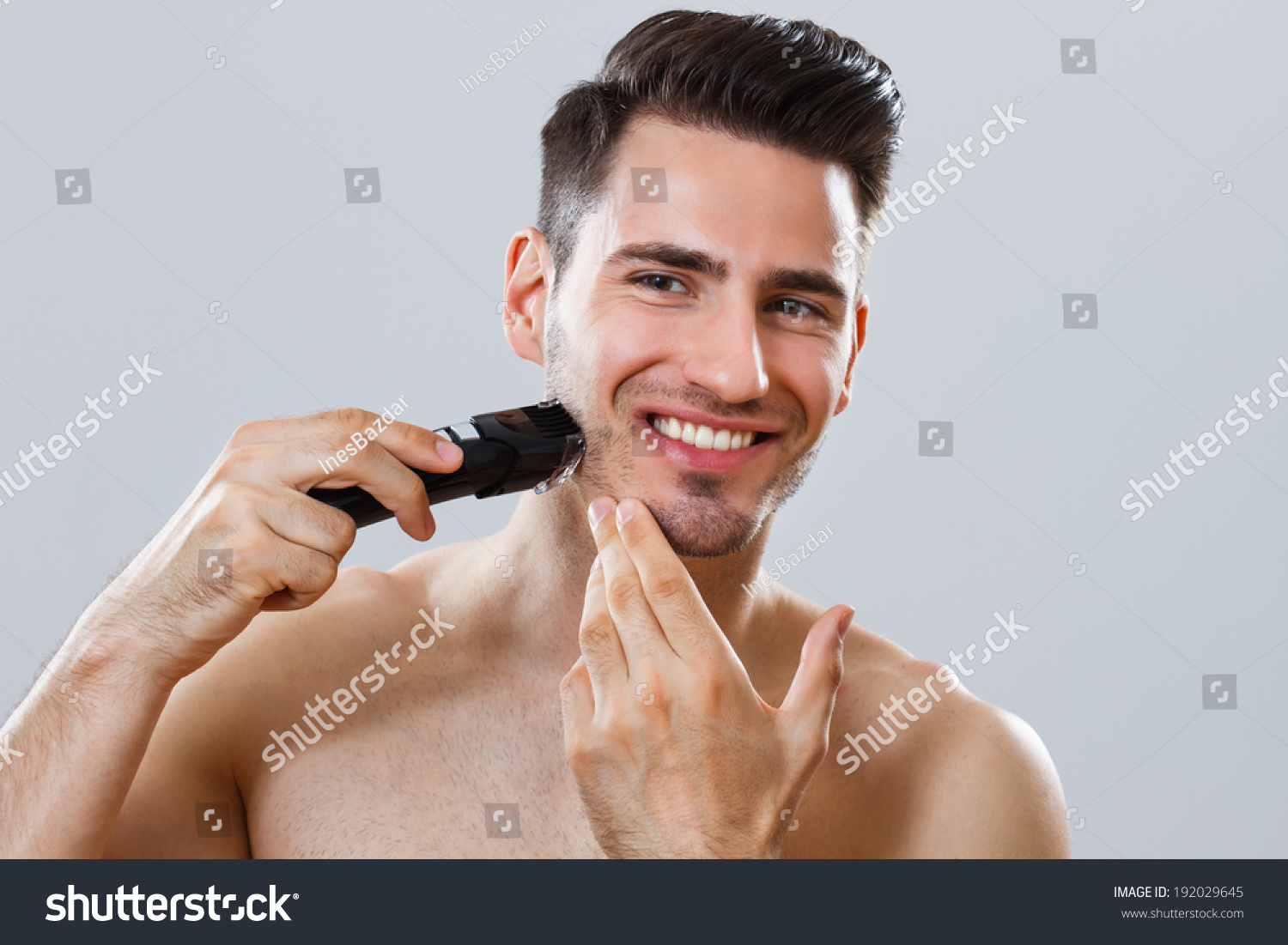 Photo of handsome man shaving chest Man shaving his chest_站酷海洛_正版图片_视频 ...