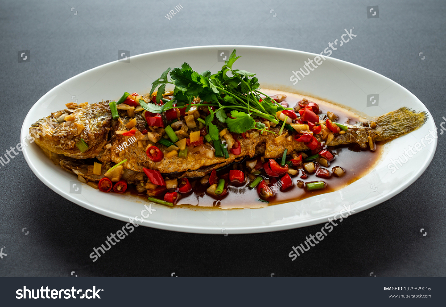 Braised Yellow Croaker in Chinese Food_站酷海洛_正版图片_视频_字体_音乐素材交易平台_站酷旗下品牌