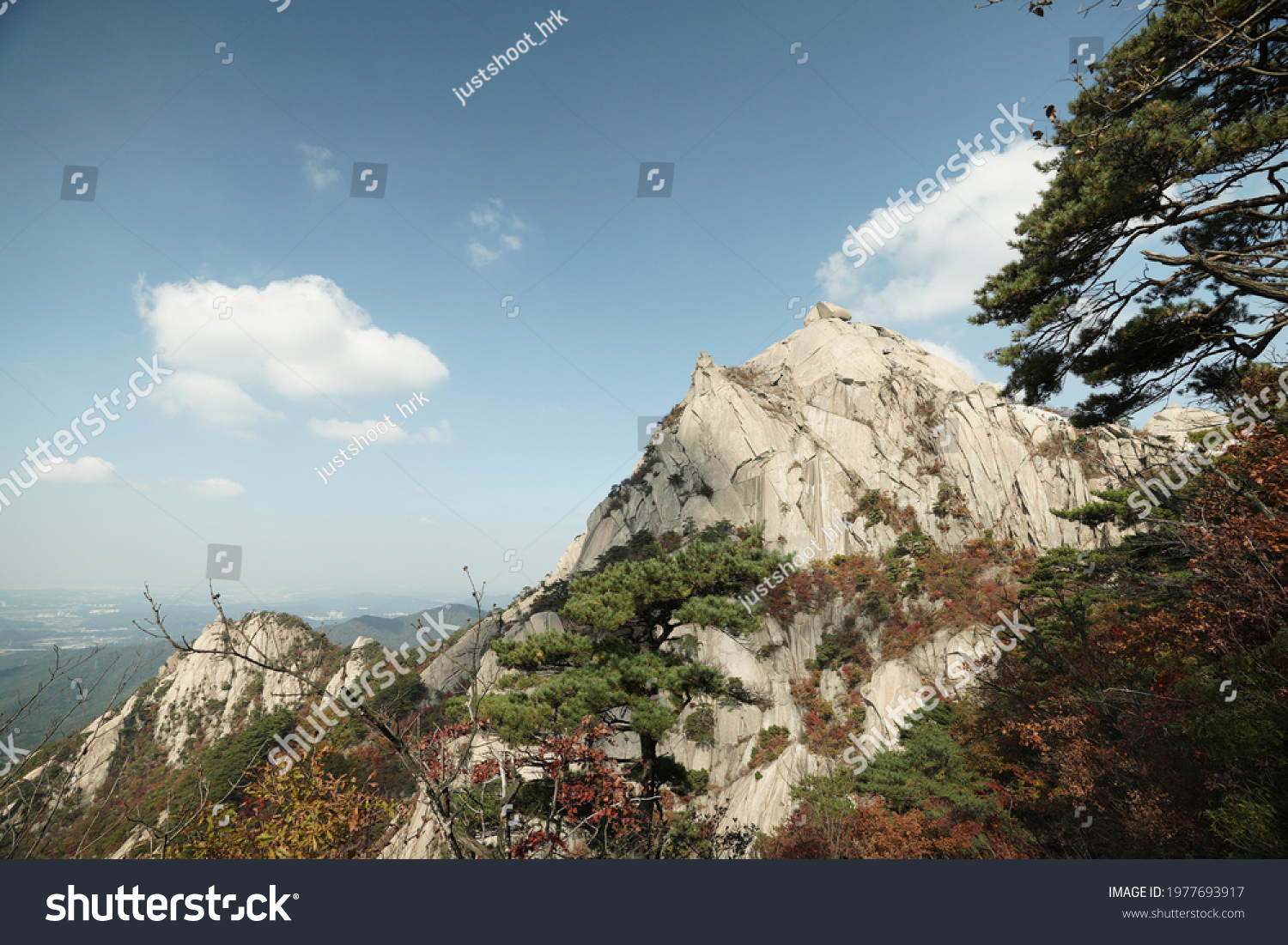hike up the rock mountain beautiful day _站酷海洛_正版图片_视频_字体_音乐素材交易平台_站酷旗下品牌
