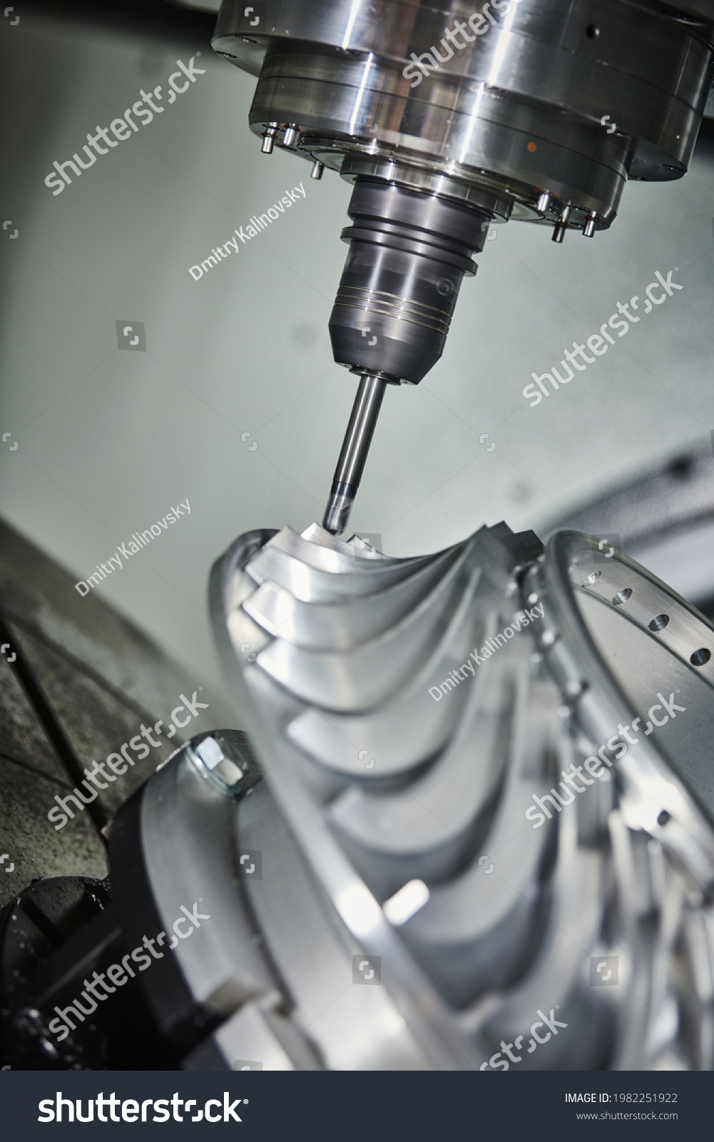 CNC milling machine work. metal processing impeller_站酷海洛_正版图片_视频_字体_音乐 ...