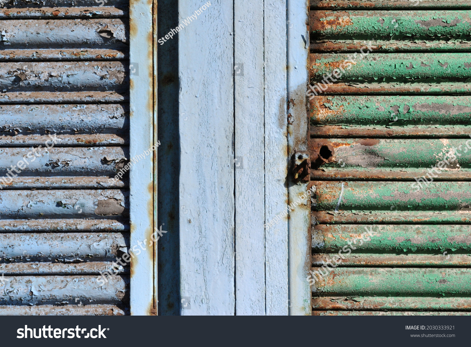 Close Up of Old Rusty Metal Roller Shutters on Derelict Building _站酷海洛 ...