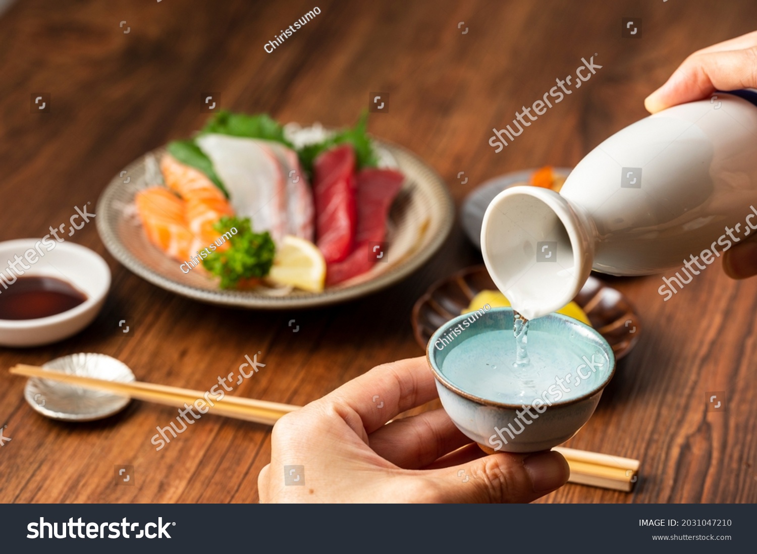 Drink sake with sashimi as a side dish at home_站酷海洛_正版图片_视频_字体_音乐素材交易平台 ...