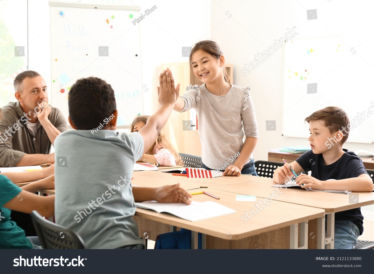 Pupils taking classes at language school_站酷海洛_正版图片_视频_字体_音乐素材交易平台_站酷旗下品牌