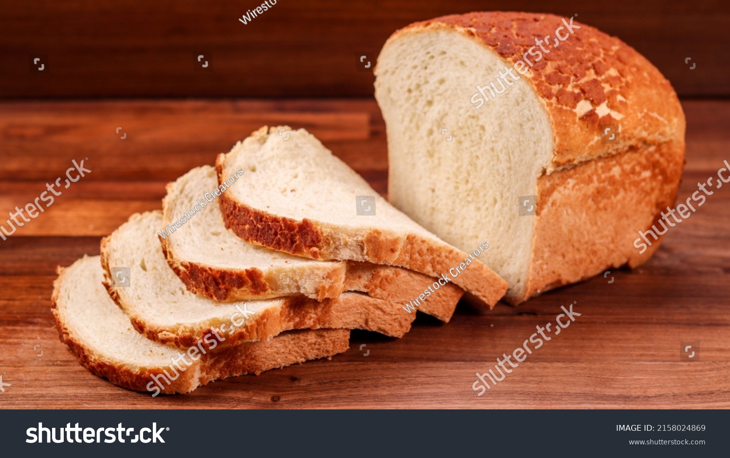 A closeup of a fresh loaf of bread on the wooden surface _站酷海洛_正版图片_视频 ...