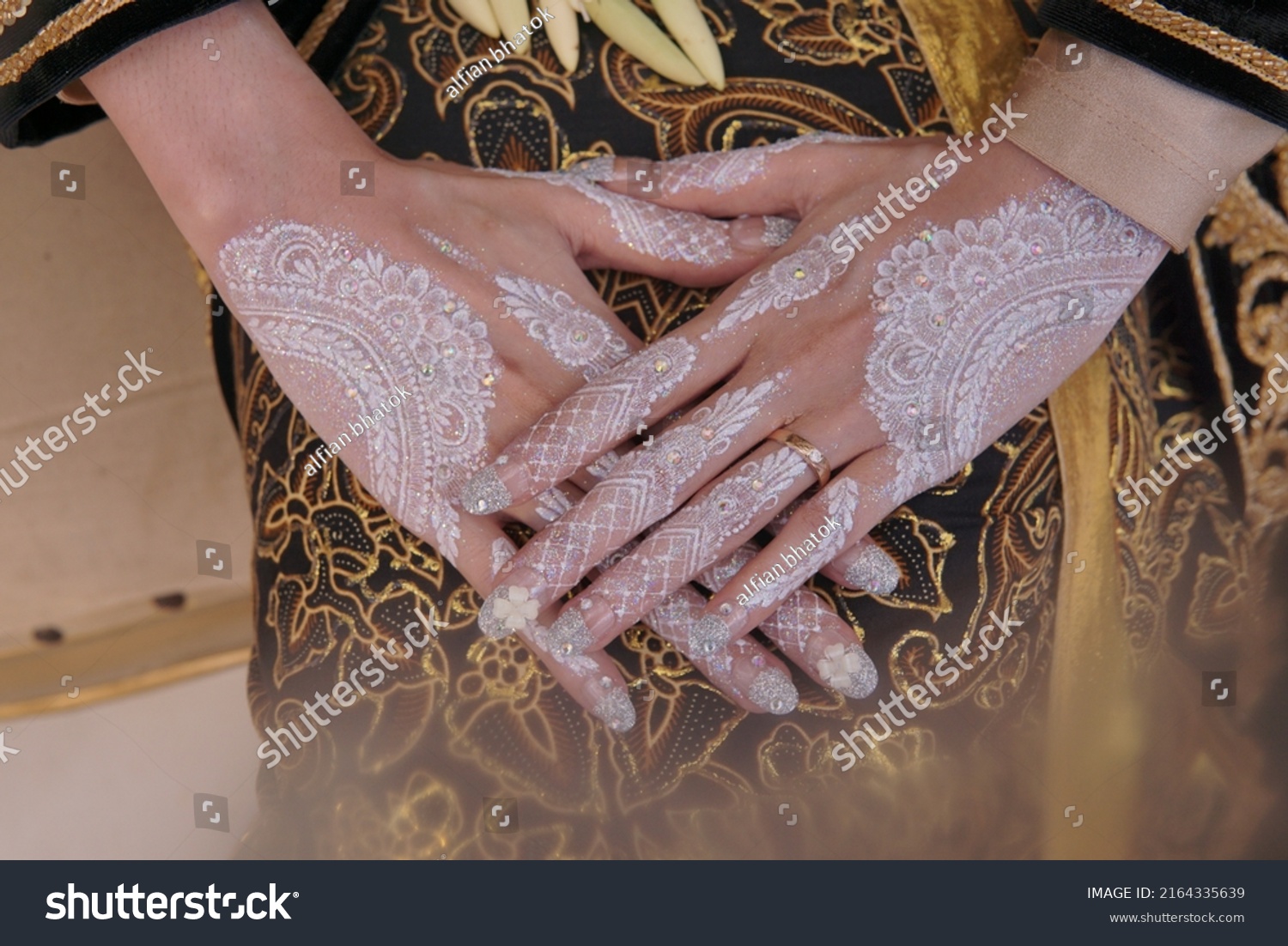 beautiful white hand henna art. beautiful hand painting on happy day_站酷 ...