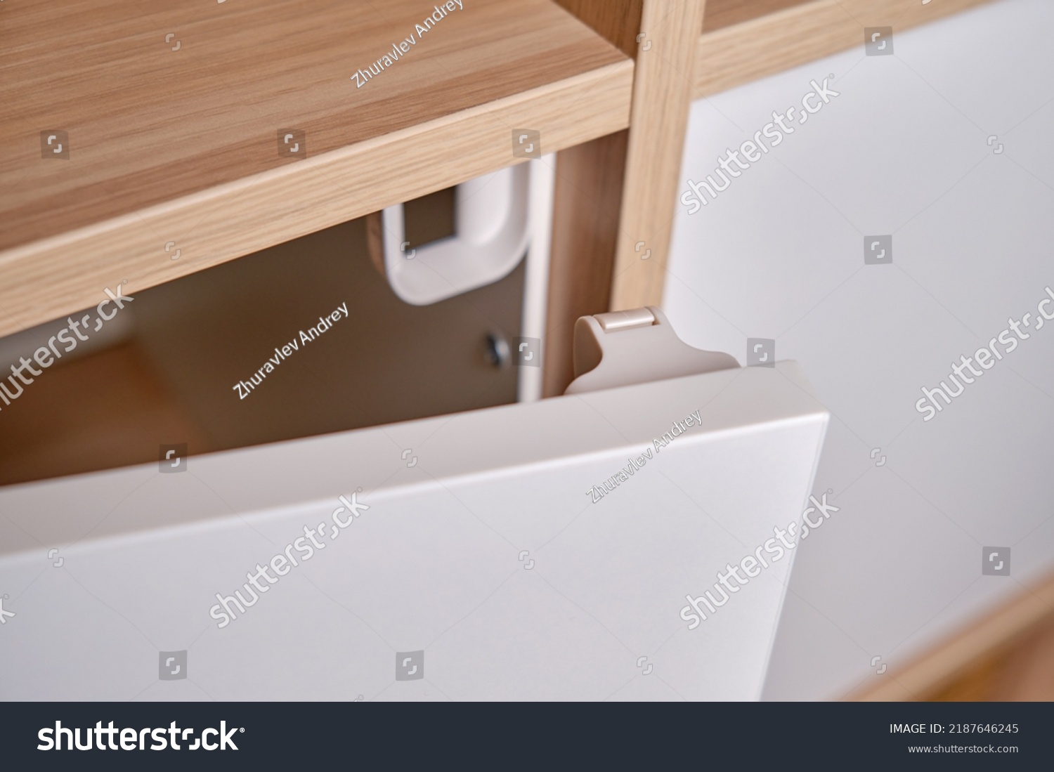 Magnetic child-proof lock for locking cabinet doors and drawers of home furniture_站酷海洛_正版图片_视频 ...