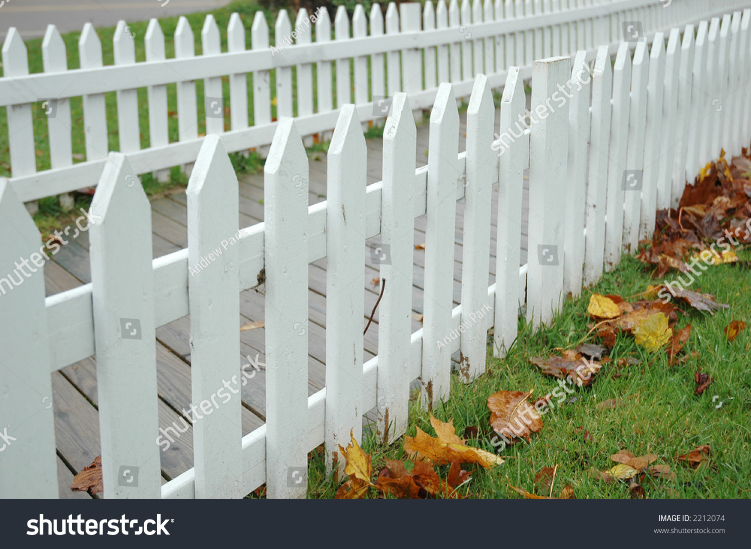white fence_站酷海洛_正版图片_视频_字体_音乐素材交易平台_站酷旗下品牌