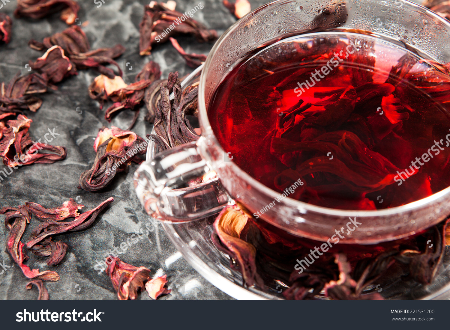 Mallow tea in glass with dried mallow blossoms_站酷海洛_正版图片_视频_字体_音乐素材交易平台 ...