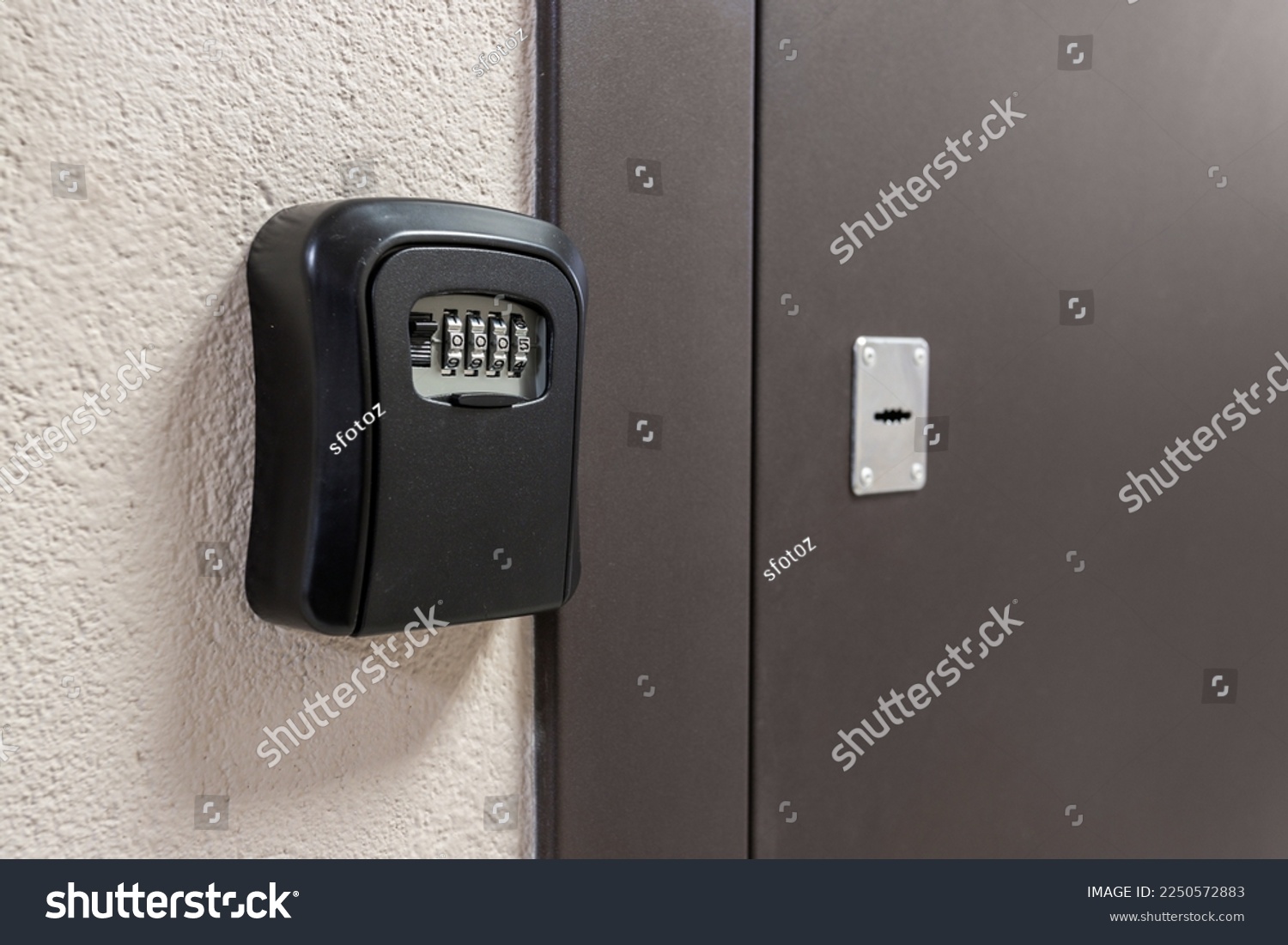 Key box on the wall with combination lock_站酷海洛_正版图片_视频_字体_音乐素材交易平台_站酷旗下品牌