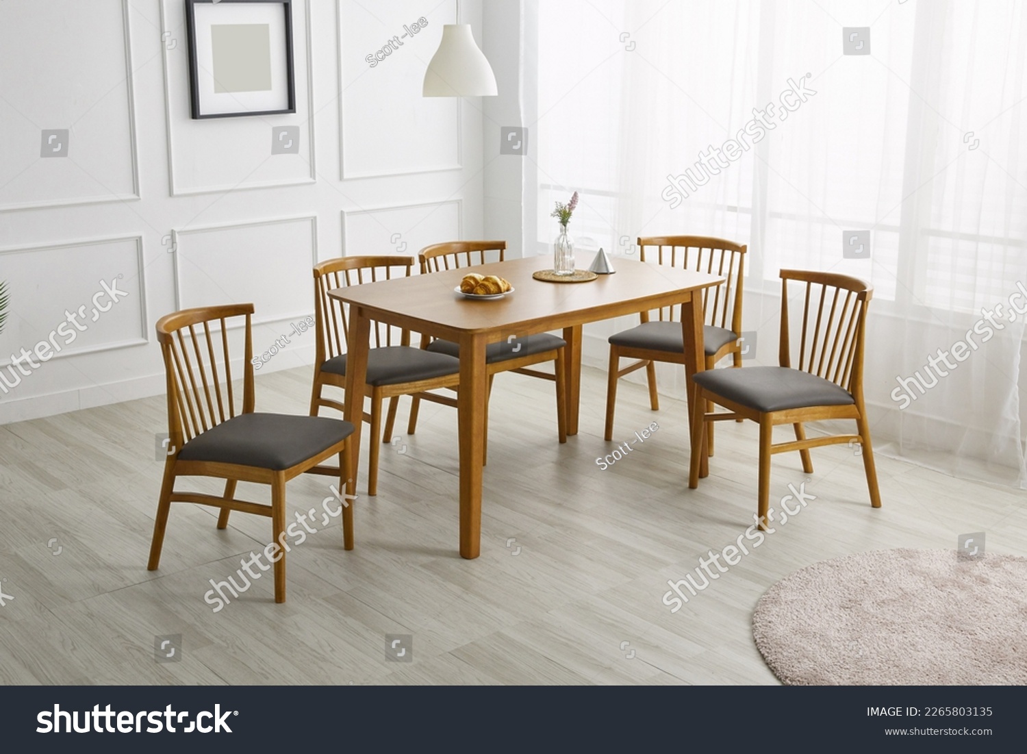Wood dining table landscape with sunlight._站酷海洛_正版图片_视频_字体_音乐素材交易平台_站酷旗下品牌