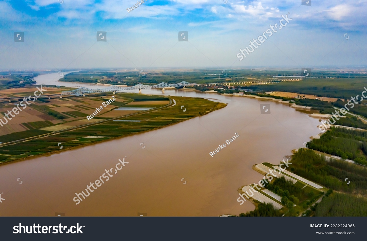 The Yellow River meanders and twists_站酷海洛_正版图片_视频_字体_音乐素材交易平台_站酷旗下品牌