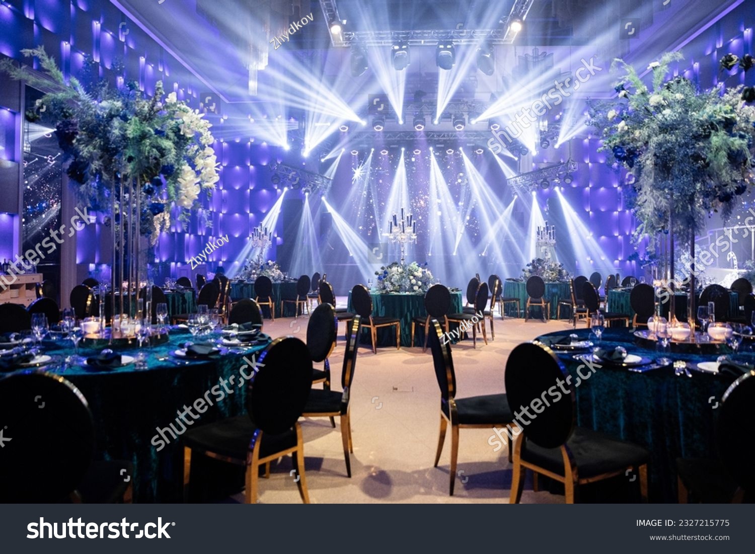 Event decor table setting light filling stage table tablecloth evening ...