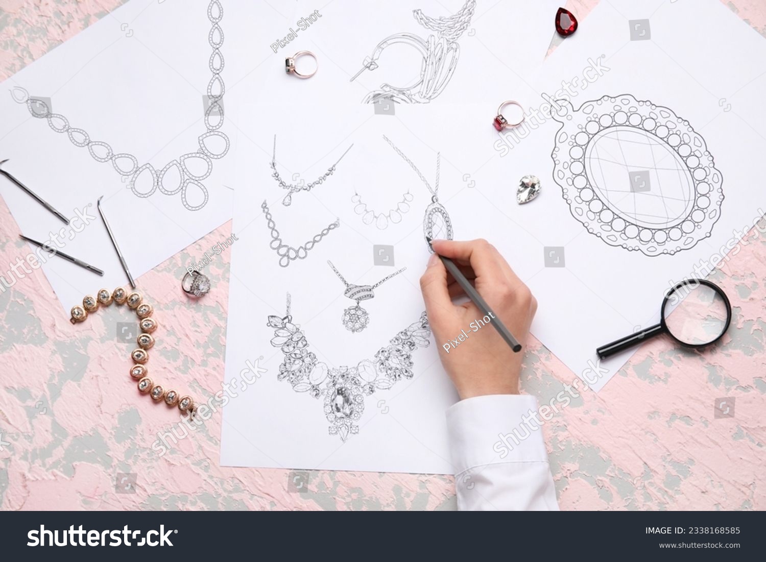 Female jeweler drawing adornment on grunge table closeup_站酷海洛_正版图片_视频 ...