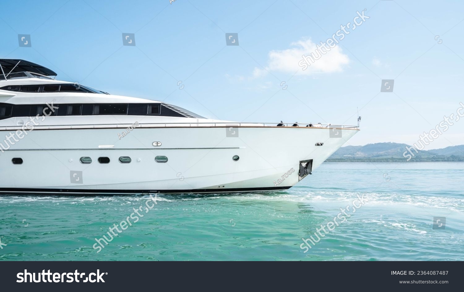 side profile of Luxury yacht sailing_站酷海洛_正版图片_视频_字体_音乐素材交易平台_站酷旗下品牌
