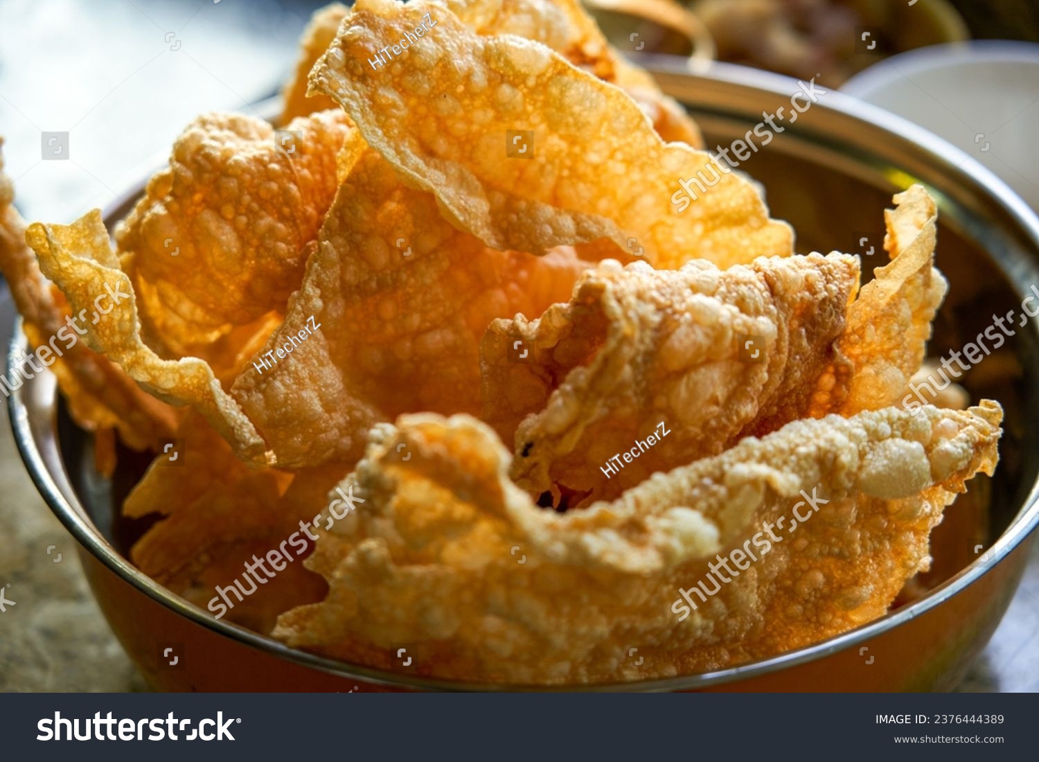 Close-up of a golden and tempting fried yuba_站酷海洛_正版图片_视频_字体_音乐素材交易平台_站 ...