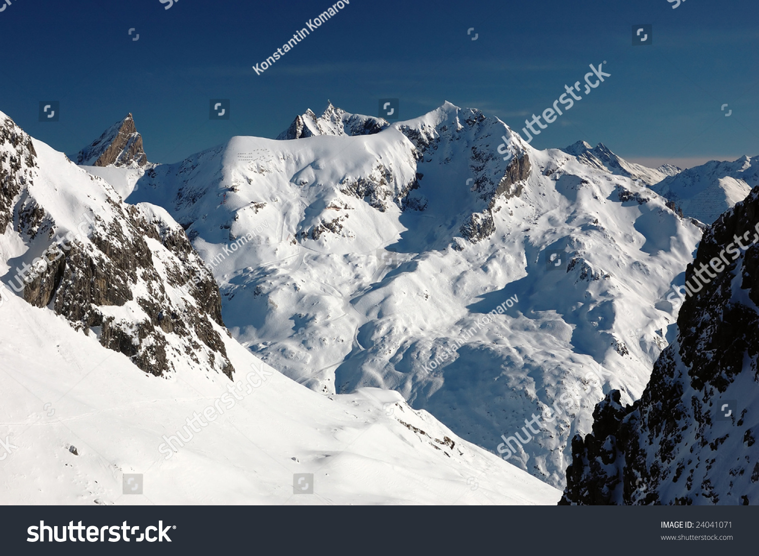 Mountain-skiing lines on slopes of the Alpes_站酷海洛_正版图片_视频_字体_音乐素材交易平台_站 ...