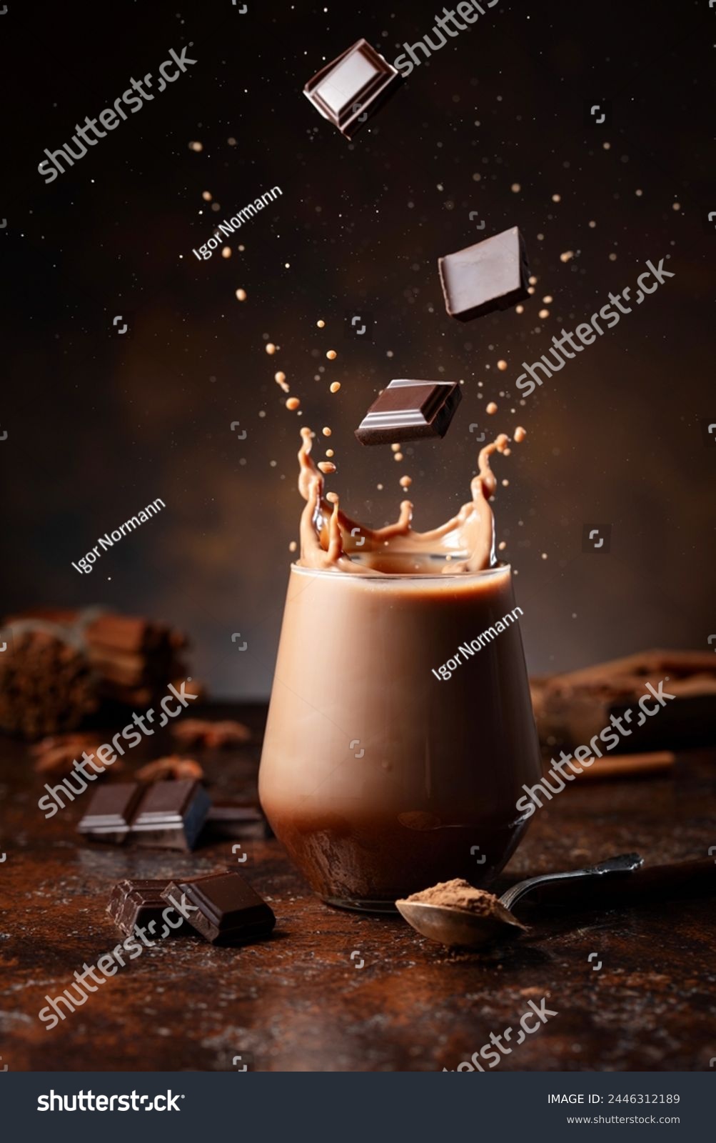 Pieces of dark chocolate fall into a glass of cocoa drink creating a beautiful splash._站酷海洛_正版图片 ...